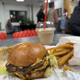 LUCKY’S DRIVE-IN - Updated April 2026 - 525 Photos & 239 Reviews - 2565 ...