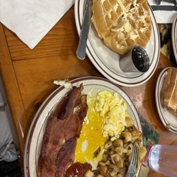 WAFFLE BARN - Updated July 2025 - 207 Photos & 331 Reviews - 1050 ...