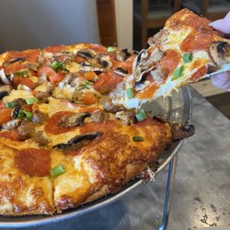 ROUND TABLE PIZZA - Updated December 2025 - 374 Photos & 440 Reviews ...