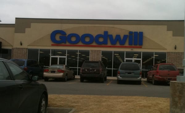 GOODWILL - Updated August 2025 - 20 Reviews - 1400 SE Walton Blvd ...