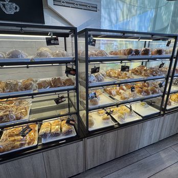85°C BAKERY CAFE-AUSTIN AIRPORT - Updated August 2025 - 677 Photos ...