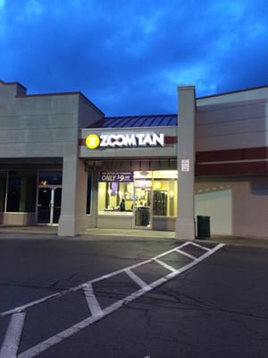 ZOOM TAN - TANNING SALON - Updated April 2025 - 11 Photos & 21 Reviews ...