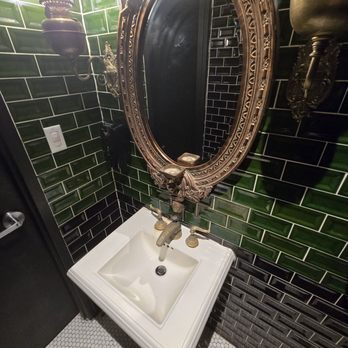 THE RABBIT HOLE - Updated December 2025 - 46 Photos & 40 Reviews - 208 ...