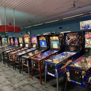 POCKETEER BILLIARDS AND BAR - Updated December 2025 - 262 Photos & 38 ...