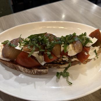 GARY RACK’S FARMHOUSE KITCHEN - Updated October 2025 - 679 Photos & 588 ...