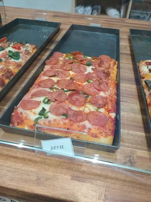 MAD PIZZA WORLD - Updated December 2024 - 22 Photos & 11 Reviews - 35 E ...