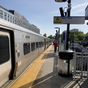 LIRR AUBURNDALE STATION - 23 Photos - 39-15 192nd St, Flushing, NY - Yelp