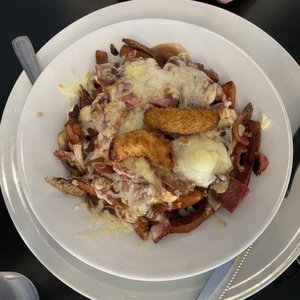 POUTINEVILLE - 627 Photos & 594 Reviews - 1365 Rue Ontario E, Montréal ...