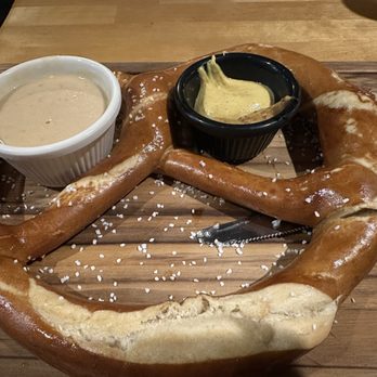 BERLINER PUB - Updated January 2025 - 756 Photos & 749 Reviews - 221 ...