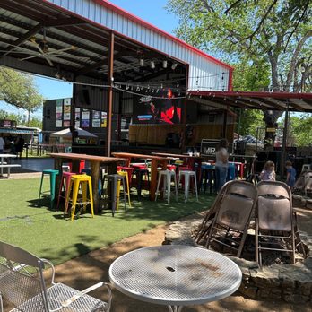 THE BACKYARD BAR STAGE AND GRILL - Updated September 2024 - 192 Photos ...