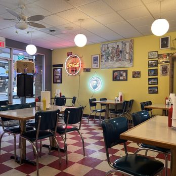 THE BURGER DIVE - Updated July 2024 - 313 Photos & 637 Reviews - 114 N ...