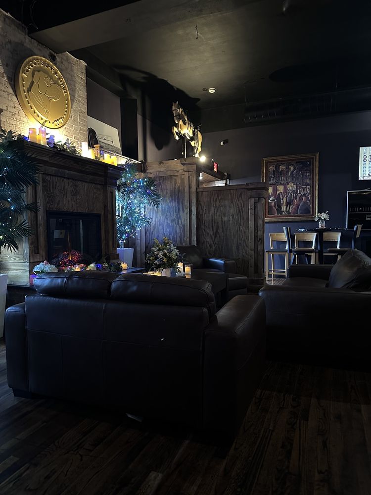 ROSCOE’S BAR AND GRILL - Updated October 2025 - 30 Photos & 16 Reviews ...