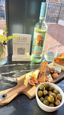 TWO BEES CAFE AND PATISSERIE - 20 Photos & 13 Reviews - 100 1st St ...