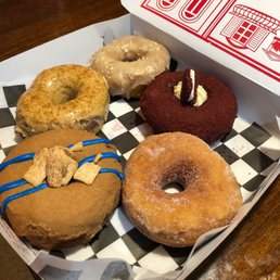 DIABLO DOUGHNUTS - 536 Photos & 318 Reviews - Donuts - 3432 S Hanover ...