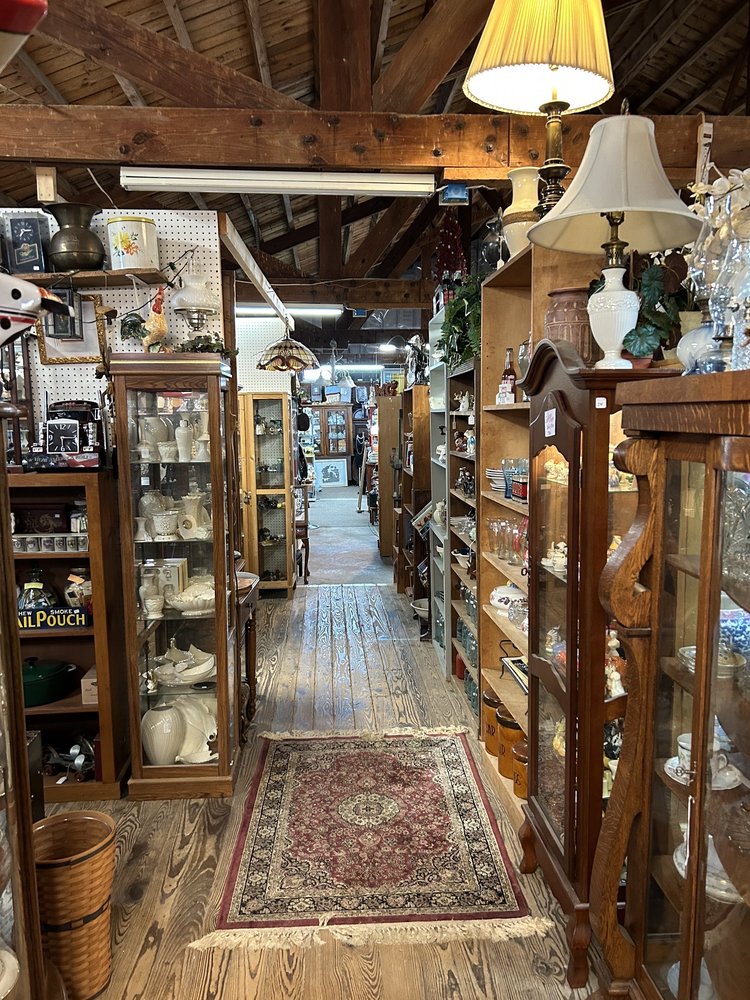 MARKETPLACE ANTIQUES - Updated October 2025 - 10 Photos - 12440 Sussex ...