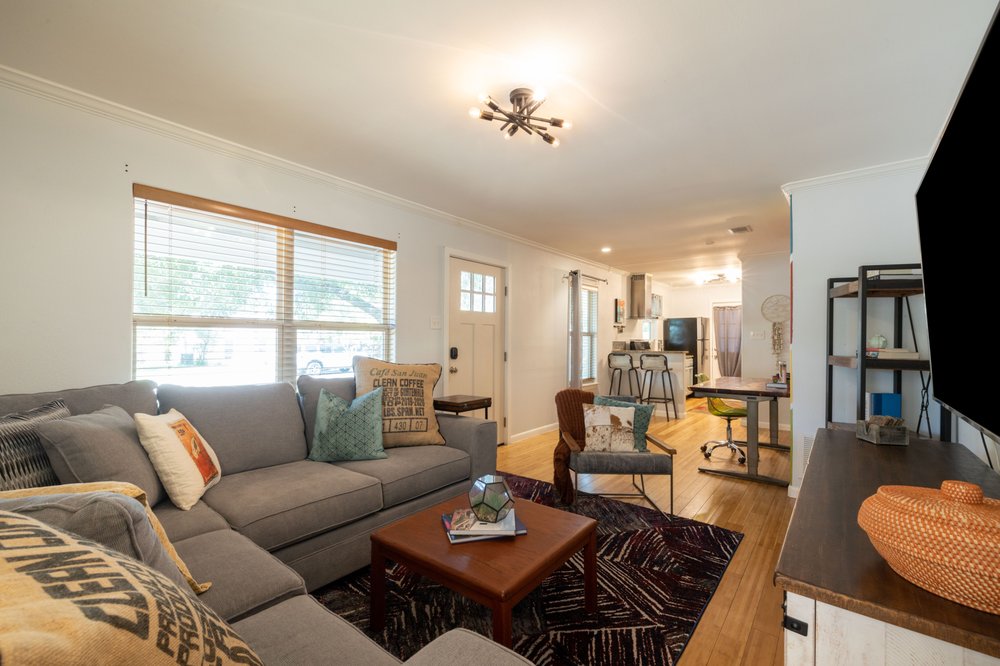 VIBE HOUSE STUDIO - 90 Photos - Austin, California - Interior Design ...