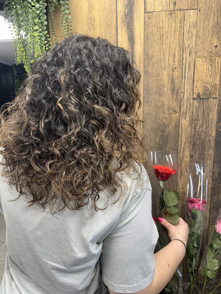 VIDA SALON - Updated December 2024 - 1090 Rue de Bleury, Montréal ...