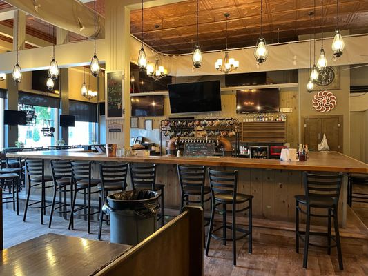 MAIN STREET FOOD AND BREW HALL - Updated January 2026 - 15 Photos - 207 ...