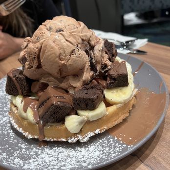 DEMETRES MISSISSAUGA COURTNEY PARK - Updated September 2024 - 240 ...