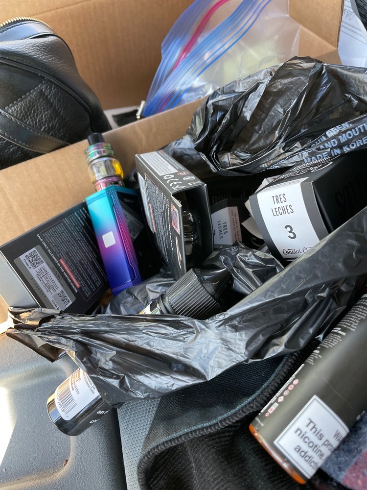 EZ ROCK SMOKE & MORE - Updated December 2025 - 17 Photos - 1905 Country ...