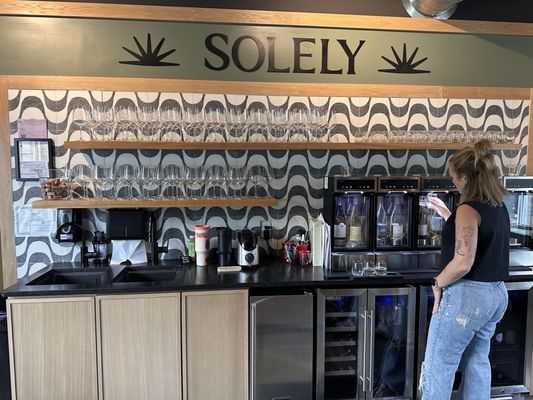 SOLELY WINE - Updated December 2025 - 116 Photos & 39 Reviews - 1106 E ...
