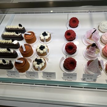 D’CARAMEL PATISSERIE - Updated November 2024 - 110 Photos & 33 Reviews ...