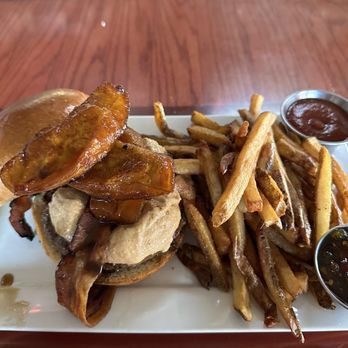 THE BAD APPLE - Updated August 2024 - 875 Photos & 1748 Reviews - 4300 ...