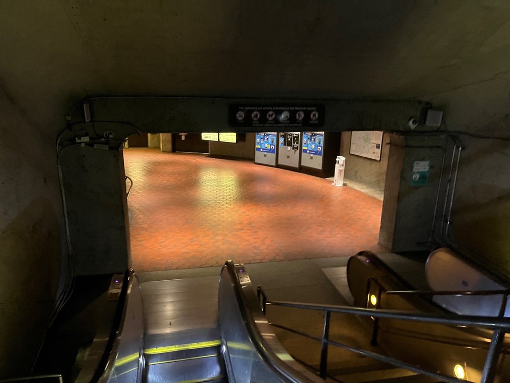 CLARENDON METRO STATION - Updated December 2025 - 37 Photos & 18 ...