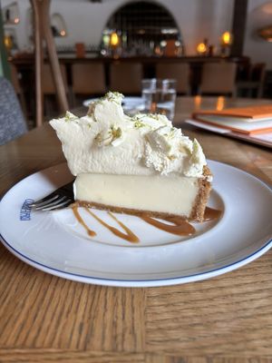 BLUEBIRD - Updated July 2024 - 83 Photos & 51 Reviews - 218 Lynx Street ...