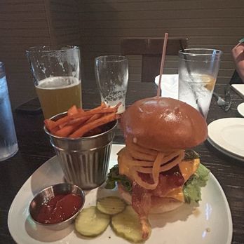 THE NEIGHBORHOOD TAVERN - Updated November 2025 - 91 Photos & 141 ...