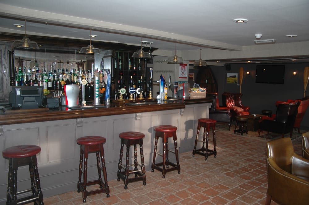 SWAN INN - Updated January 2025 - Newbury Road, Hungerford, West ...