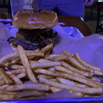 SANDYS SPORTS BAR AND RESTAURANT - Updated September 2024 - 211 Photos ...