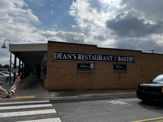 DEAN’S RESTAURANT & BAKERY - Updated January 2026 - 156 Photos & 192 ...