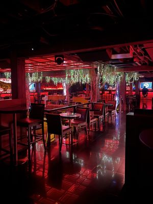 LAINEY WILSON’S BELL BOTTOMS UP - Updated October 2025 - 185 Photos ...