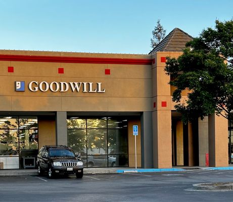GOODWILL OF SILICON VALLEY - Updated December 2025 - 47 Photos & 73 ...