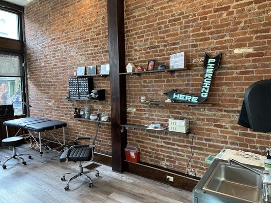 GOLDEN HOUR PIERCING - Updated October 2025 - 411 E 5th St, Dayton ...