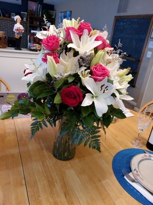 LOGAN FLORAL DESIGNS & GIFTS - 11 Photos & 12 Reviews - 5807 Germantown ...