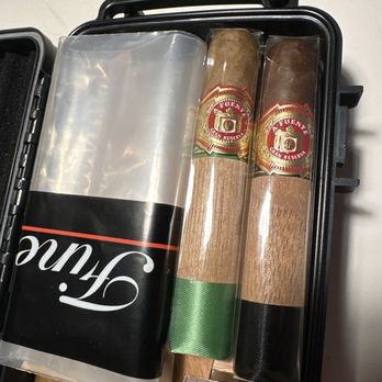 TOBACCOS OF HAWAII BERETANIA - Updated July 2025 - 52 Photos & 77 ...