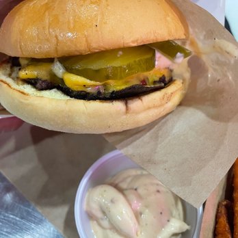 PAPI SMASH’D BURGER - Updated December 2025 - 342 Photos & 188 Reviews ...