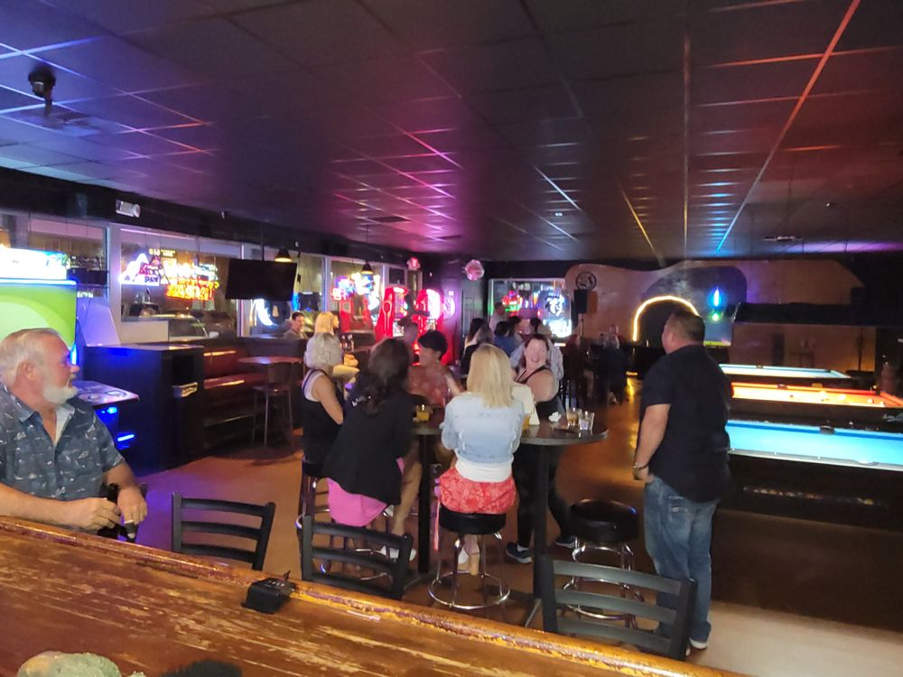 THE LYNDON STATION BAR AND GRILL - Updated December 2025 - 813 Lyndon ...