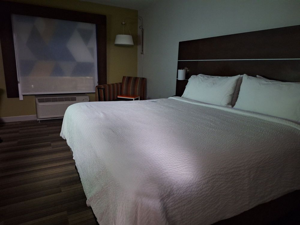 HOLIDAY INN EXPRESS & SUITES BARTOW - Updated July 2025 - 36 Photos ...