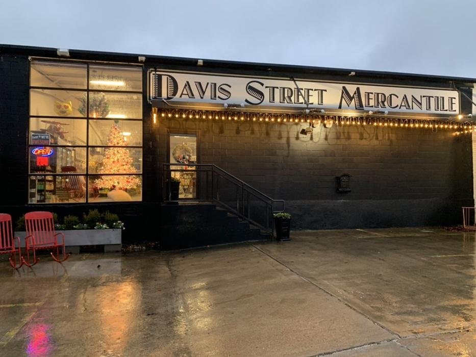 DAVIS STREET MERCANTILE with 14 Reviews & 76 Photos - 710 W Davis St ...