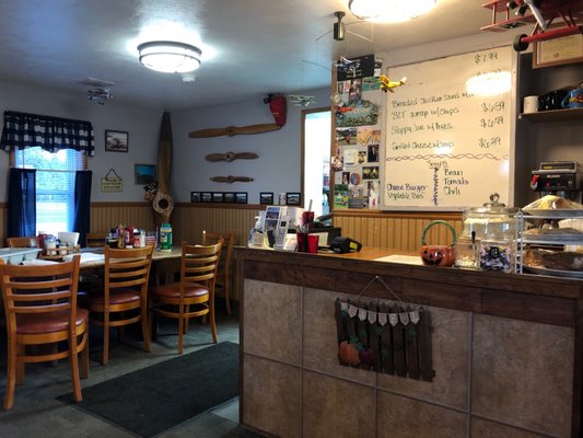 JACKIE’S AIRPORT RESTAURANT - Updated December 2025 - 28 Reviews - 4557 ...