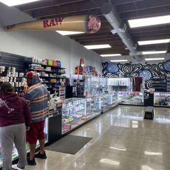 PUFFIN SMOKE & HYPE - Updated October 2025 - 137 Photos & 28 Reviews ...