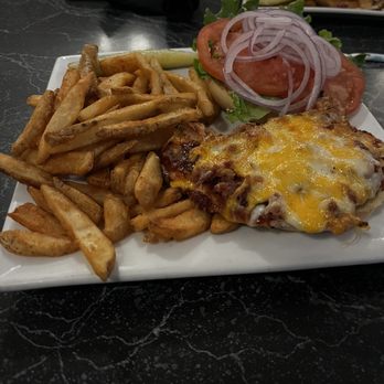 COURTHOUSE BAR AND GRILLE - Updated December 2025 - 84 Photos & 158 ...