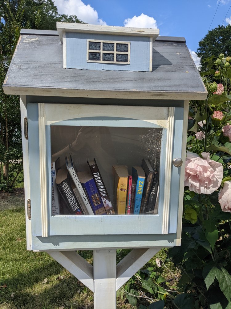 COMMUNITY BOOK BOX - 107 N Gardner Ave, Charlotte, North Carolina ...