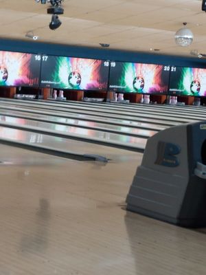 OAK HILLS BOWLING CENTER - Updated September 2025 - 59 Photos & 104 ...