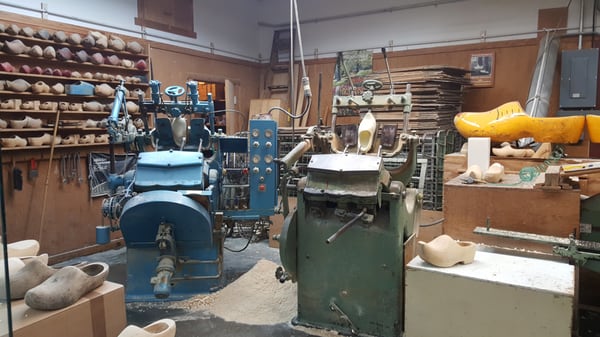 DE KLOMP WOODEN SHOE & DELFTWARE FACTORY - Updated October 2025 - 12755 ...