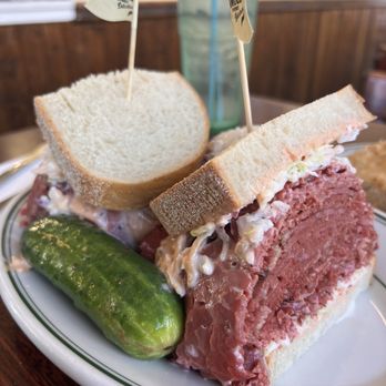 FAMOUS 4TH STREET DELICATESSEN - Updated June 2024 - 1212 Photos & 746 ...