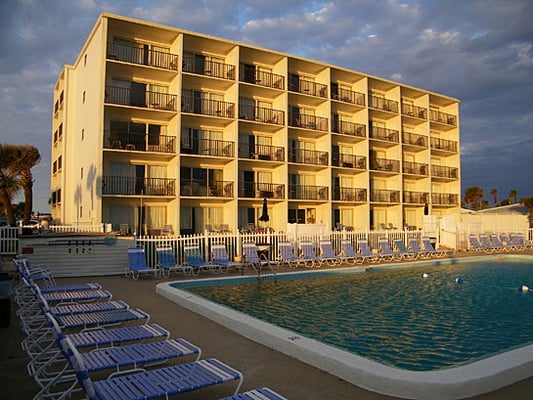TRADERS INN BEACH CLUB - Updated June 2024 - 27 Photos - 1355 Ocean ...